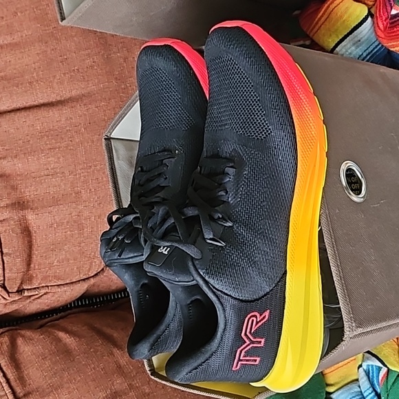 TYR | Shoes | Tyr Tech Knit Runner Sneakers Mens 12 Womens 135 ...